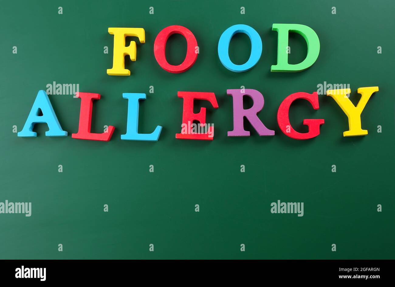 Text FOOD ALLERGY on blackboard background Stock Photo - Alamy