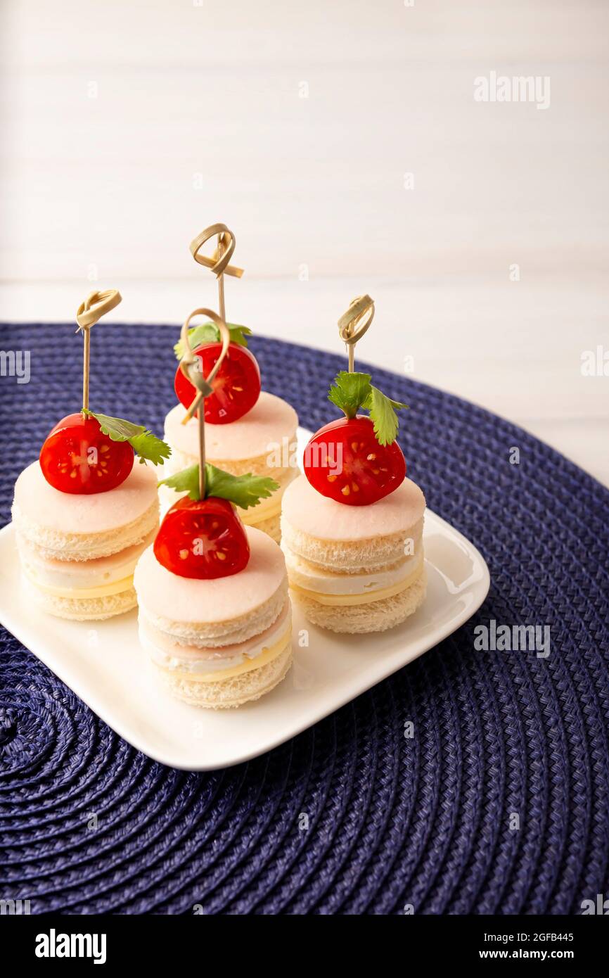 Delicious Party Snacks. Round mini sandwiches with ham and cheese ...