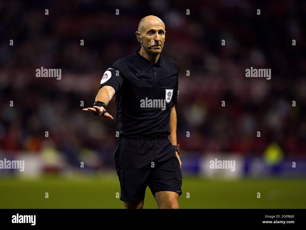 Referee andy davies hi-res stock photography and images - Alamy