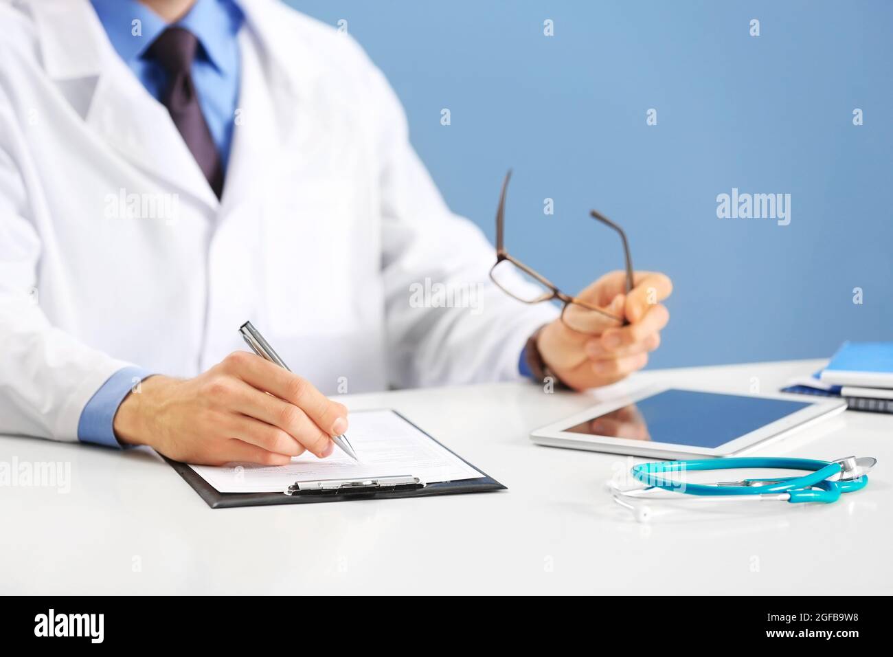Doctor making notes in a clipboard in hospital Stock Photo - Alamy