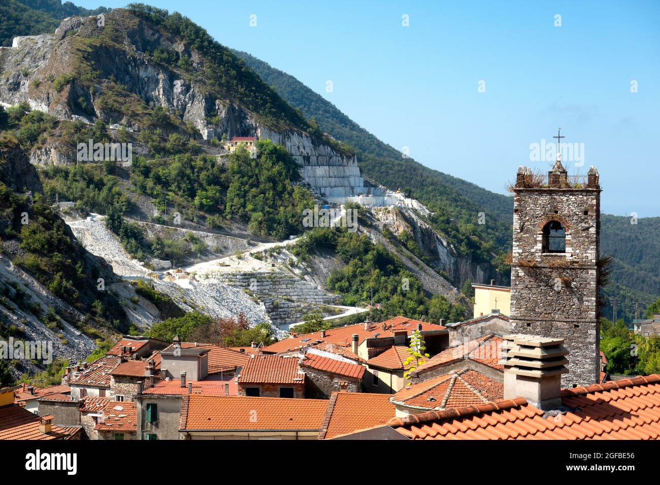 View of the town of Colonnata, Carrara, Tuscany, Italy Stock Photo - Alamy