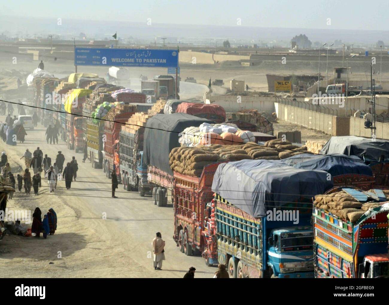 Pakistani chaman border hi-res stock photography and images - Alamy