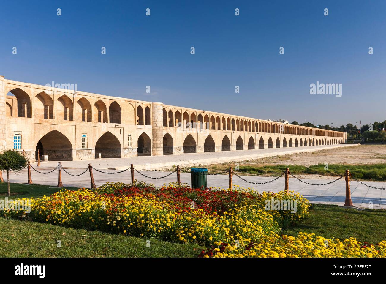 Historical Khaju Bridge(Si o se pol), over Zayanderud river, Isfahan ...