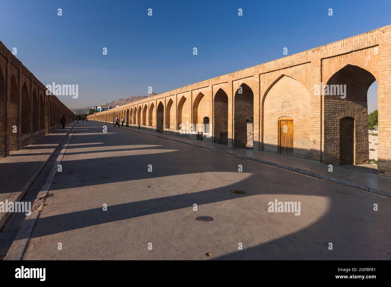 Historical Khaju Bridge(Si o se pol), over Zayanderud river, Isfahan ...