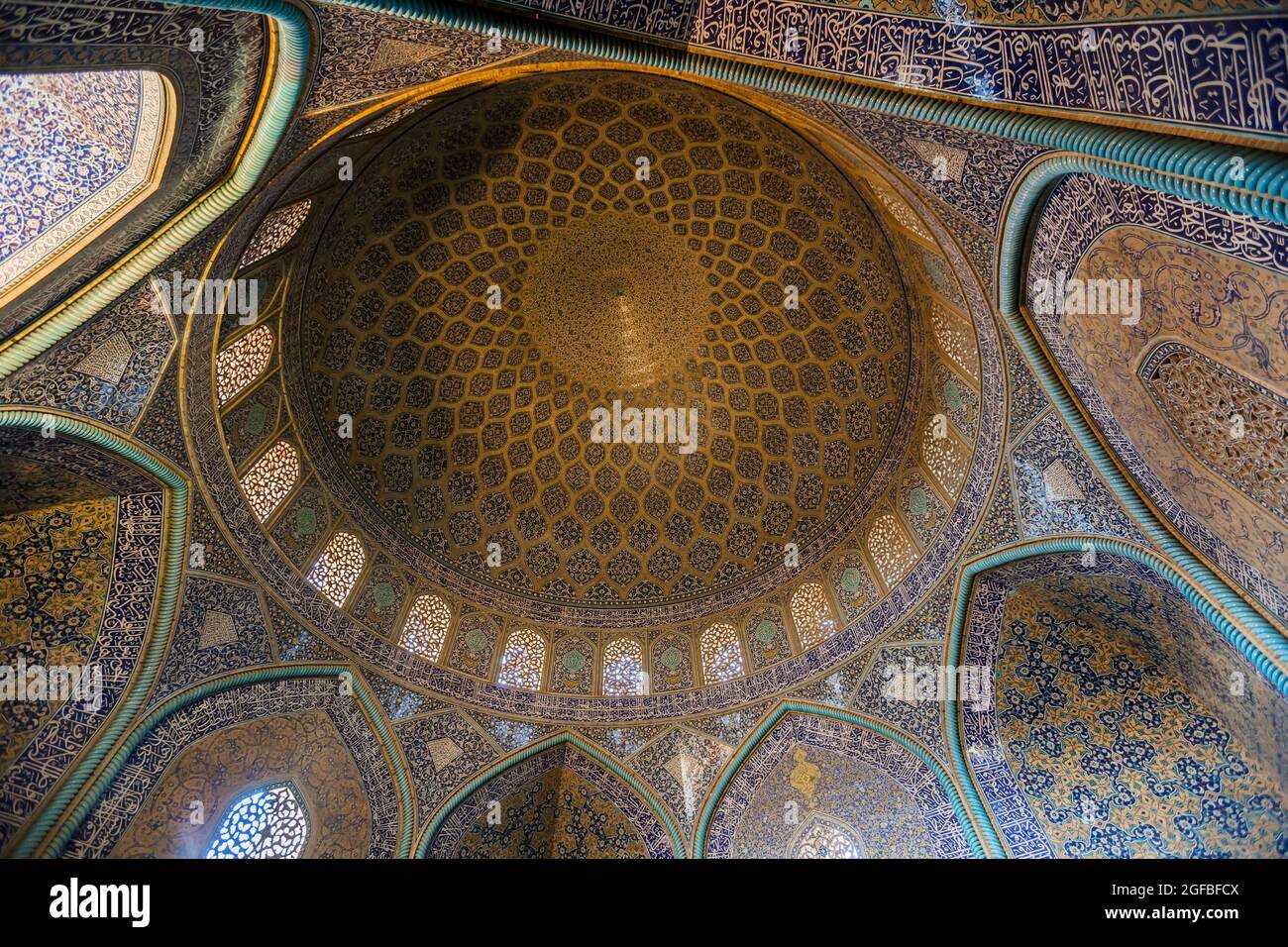 Dome ceilimg interior of Sheikh Lotfollah Mosque, Imam square, Isfahan ...