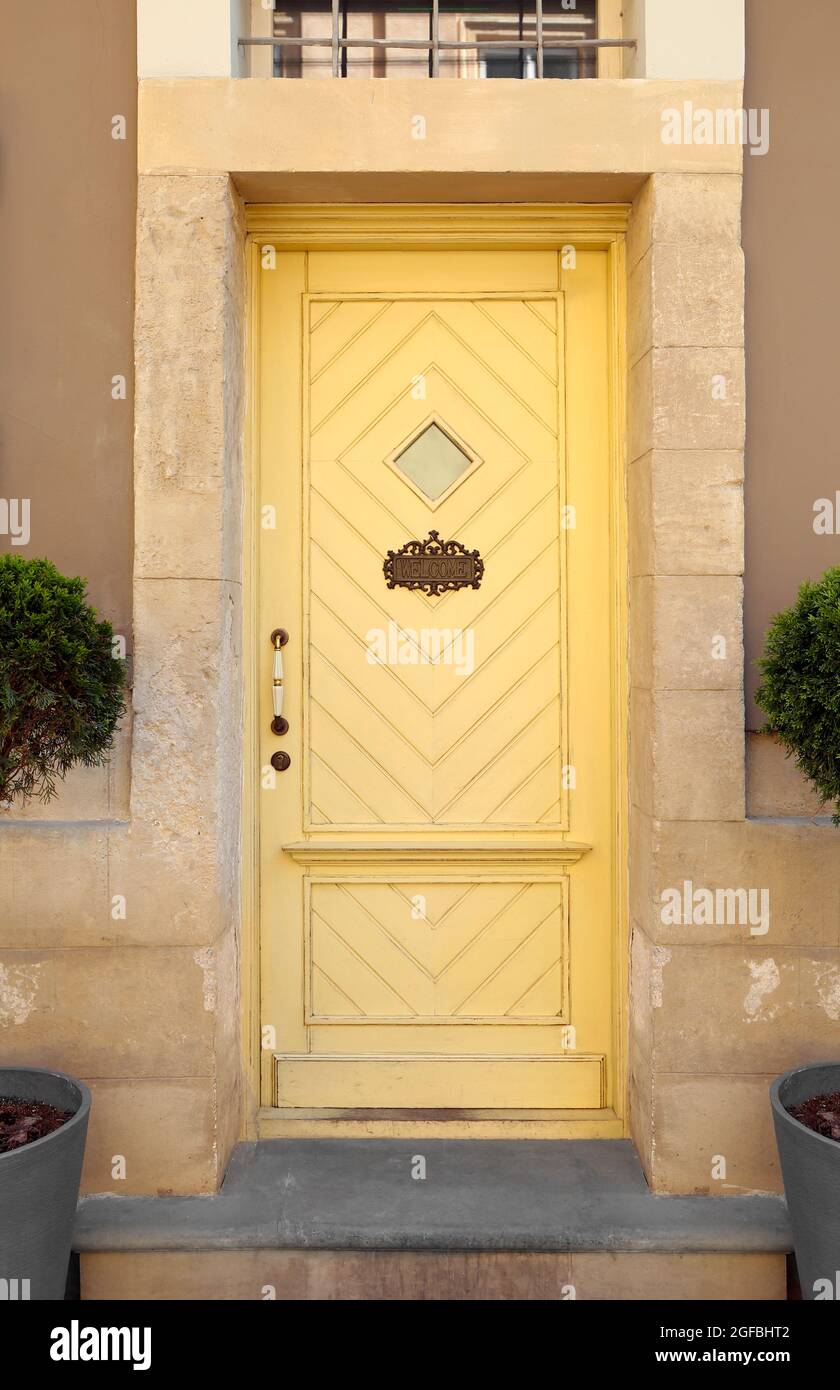 Vintage entrance door Stock Photo - Alamy