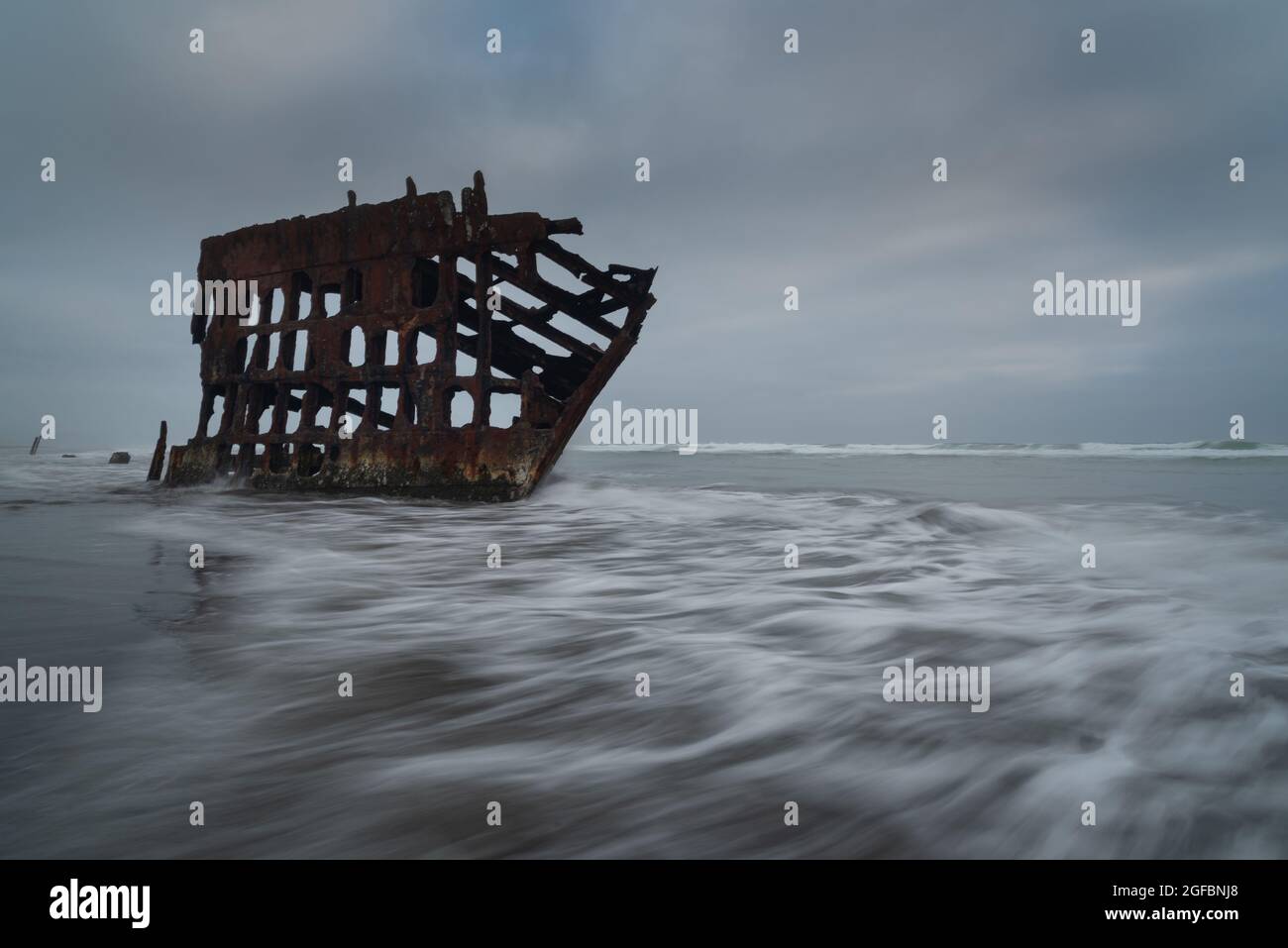Shipwreck coast oregon hi-res stock photography and images - Alamy