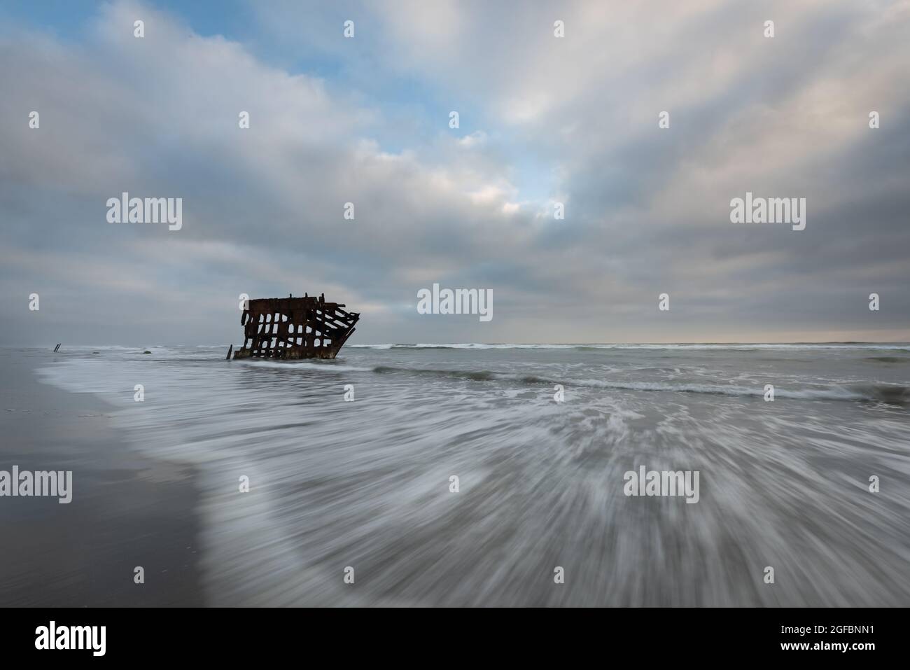 Shipwreck coast oregon hi-res stock photography and images - Alamy