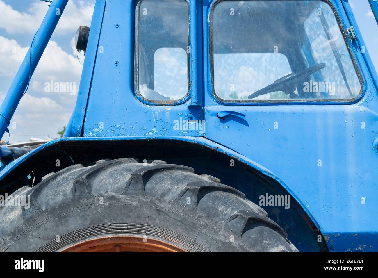 Back view old tractor hi-res stock photography and images - Alamy