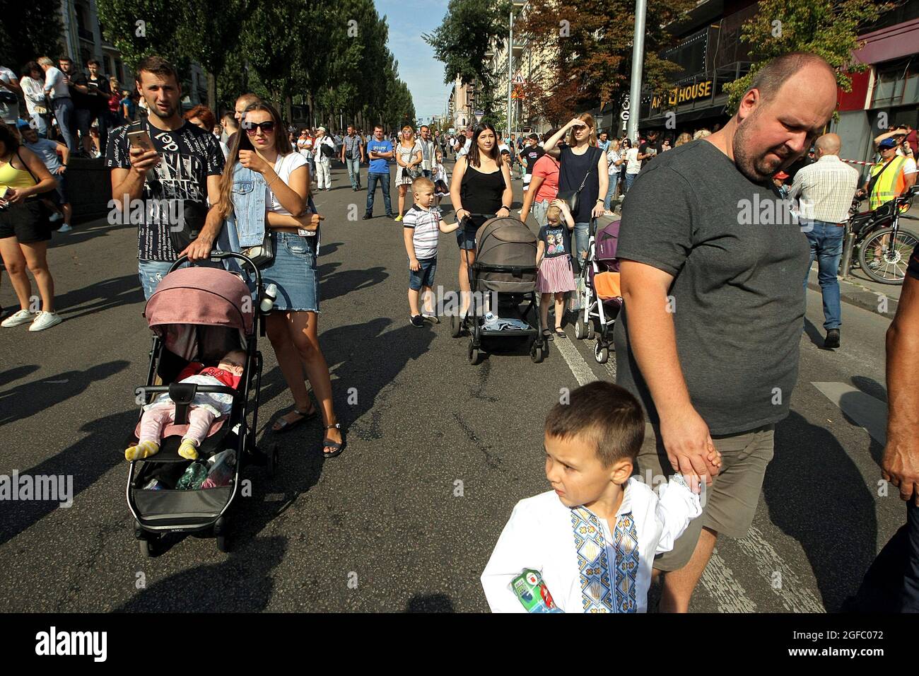 Non Exclusive: KYIV, UKRAINE - AUGUST 24, 2021 - Adults and children ...