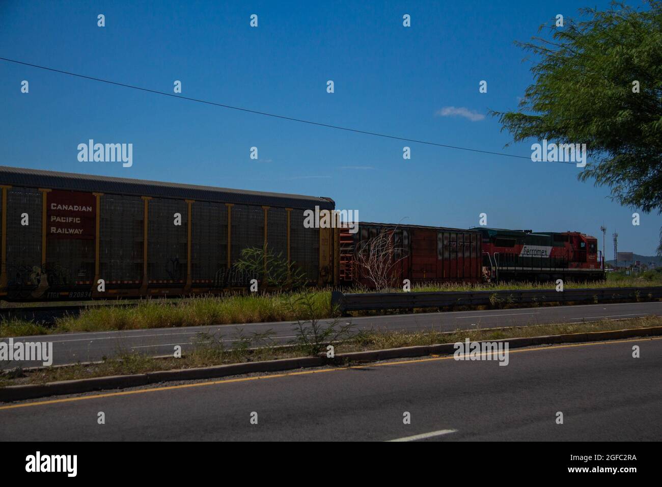 Ferromex train in its passage through Hermosillo, Sonora Mexico. (Photo ...