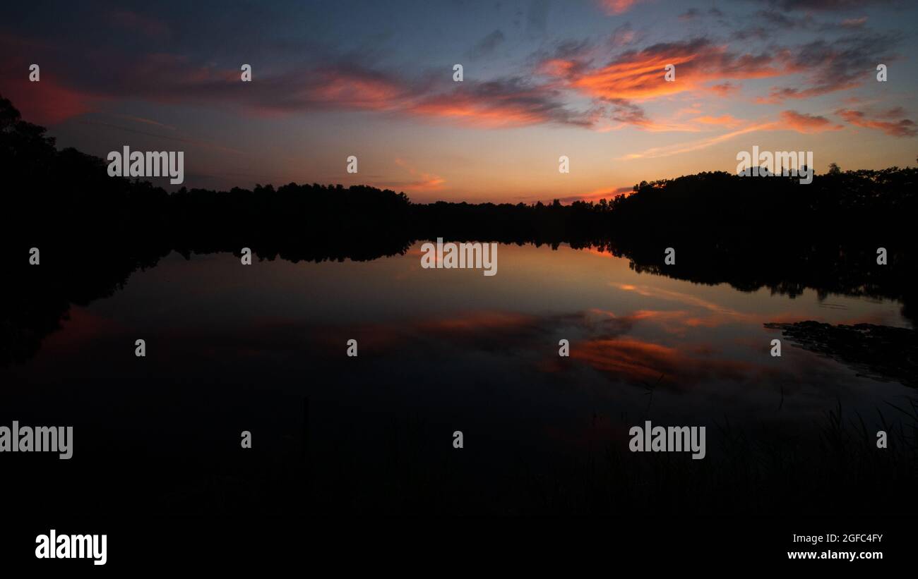 Beautiful sunset colours on lake hi-res stock photography and images ...
