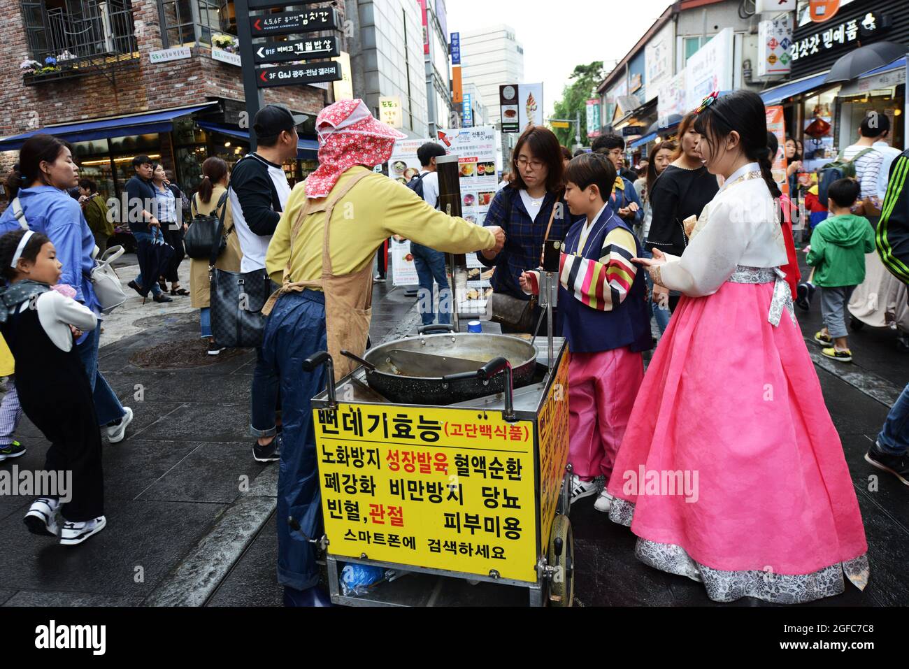Beoundegi silkworm pupa snack vendor on Insadong-gil pedestrian street ...