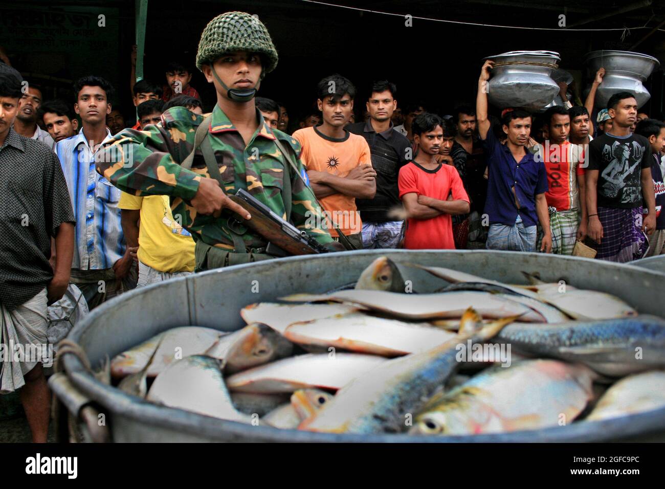 Jatrabari fish market hi-res stock photography and images - Alamy