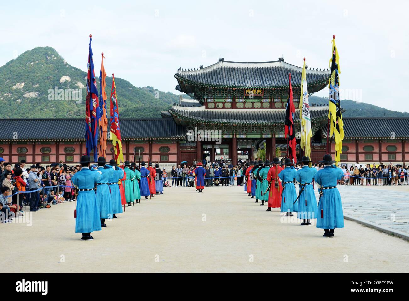 Gyeongbokgung Palace Royal Guard Changing Ceremony. Seoul, South Korea Stock Photo - Alamy