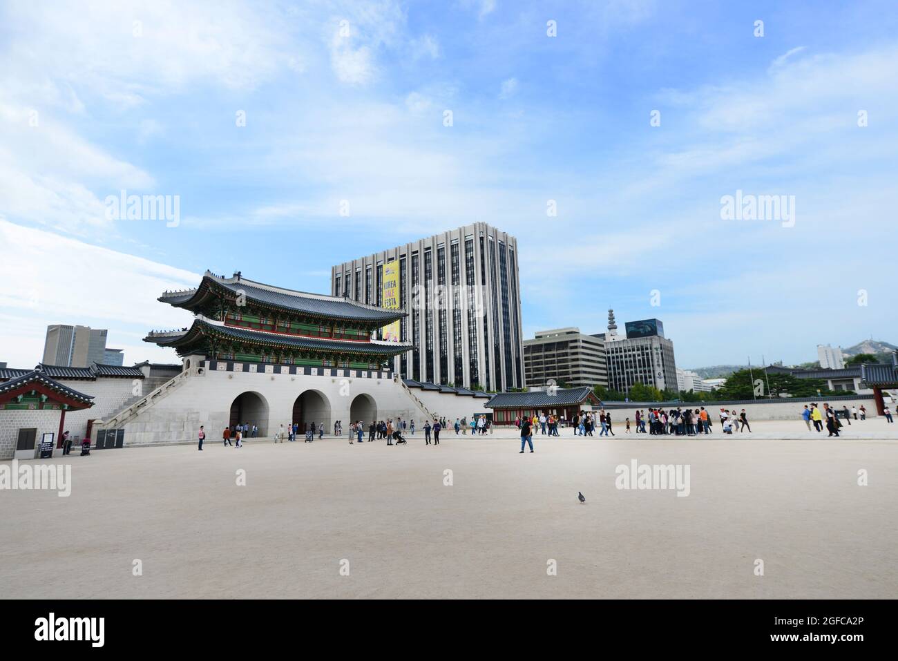 Korean traditional gate hi-res stock photography and images - Alamy