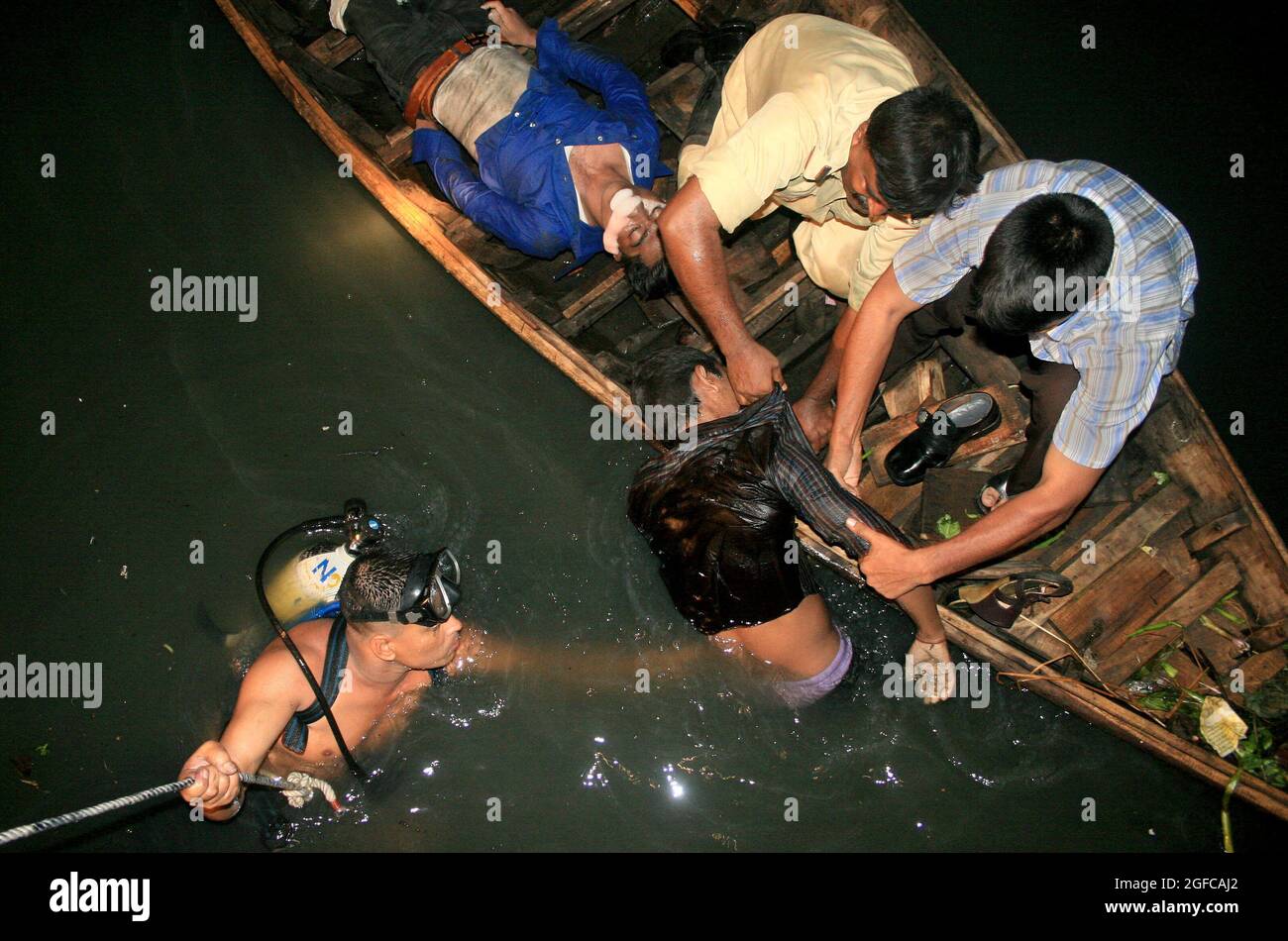 Dead bodies in river hi-res stock photography and images - Alamy