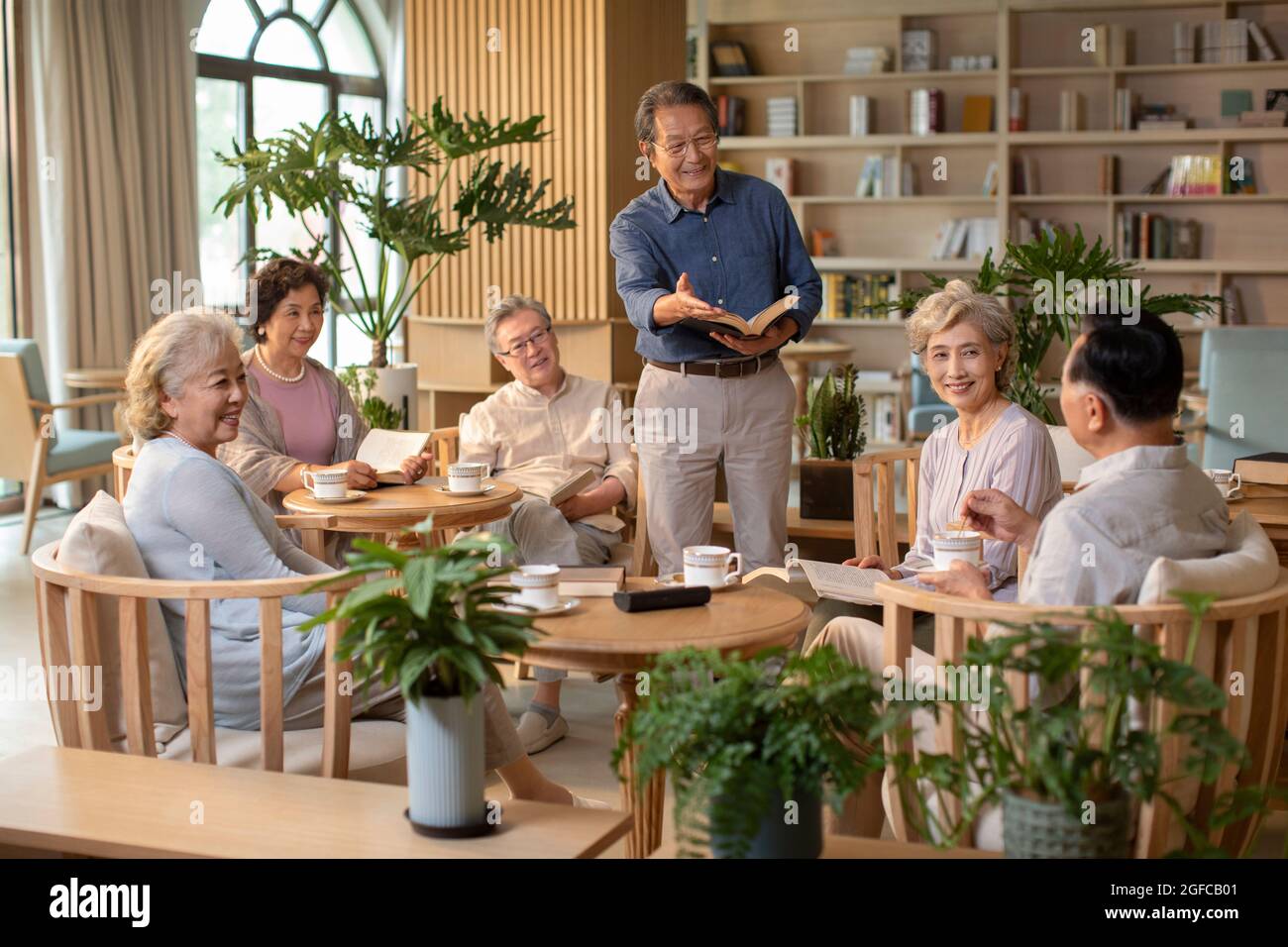 Book club meeting women hi-res stock photography and images - Alamy
