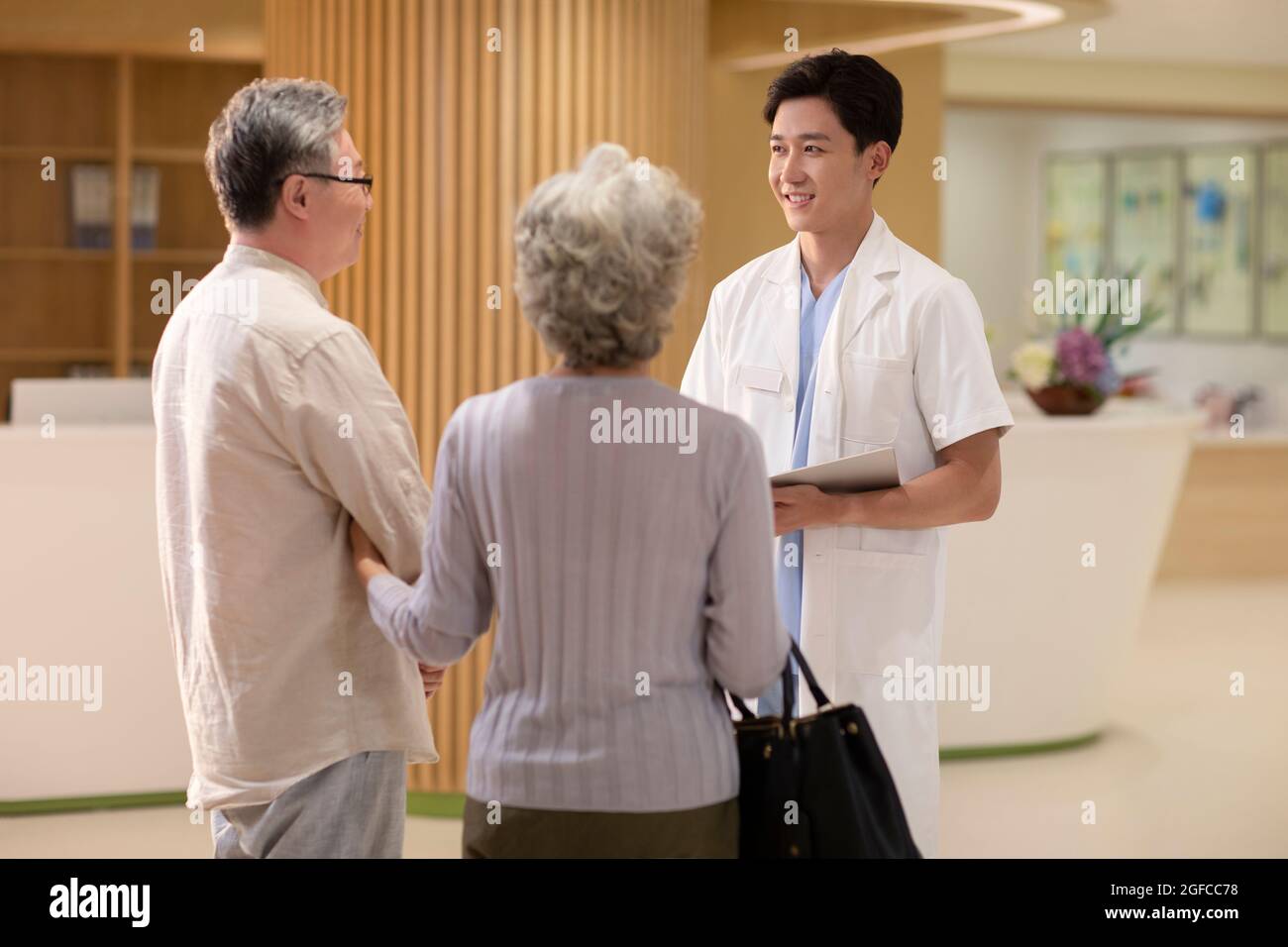 Doctor patient asian senior couple hi-res stock photography and images ...