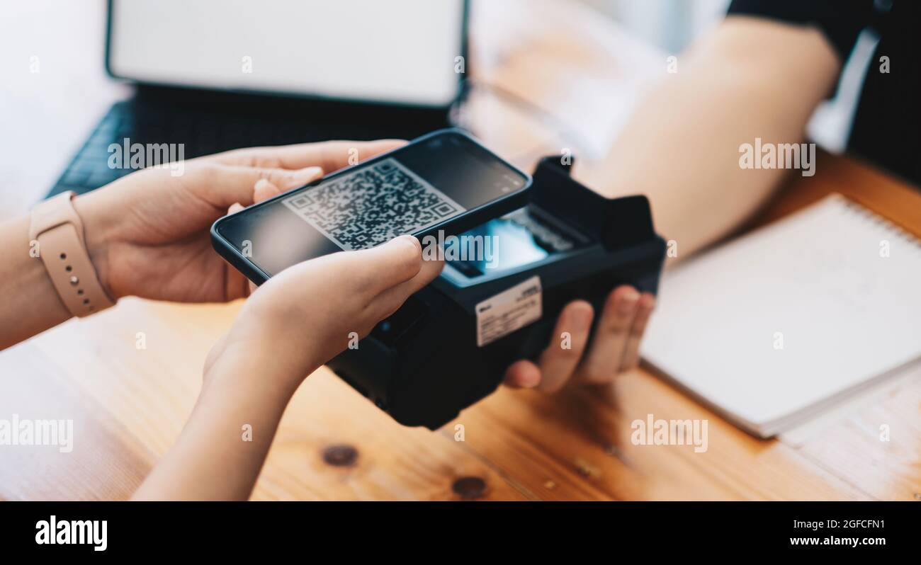 Virtual terminal hi-res stock photography and images - Alamy