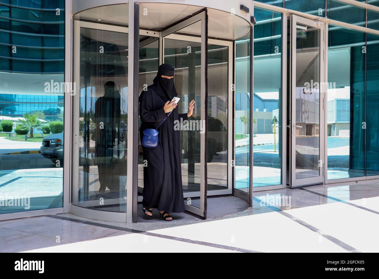 Saudi women working hi-res stock photography and images - Alamy