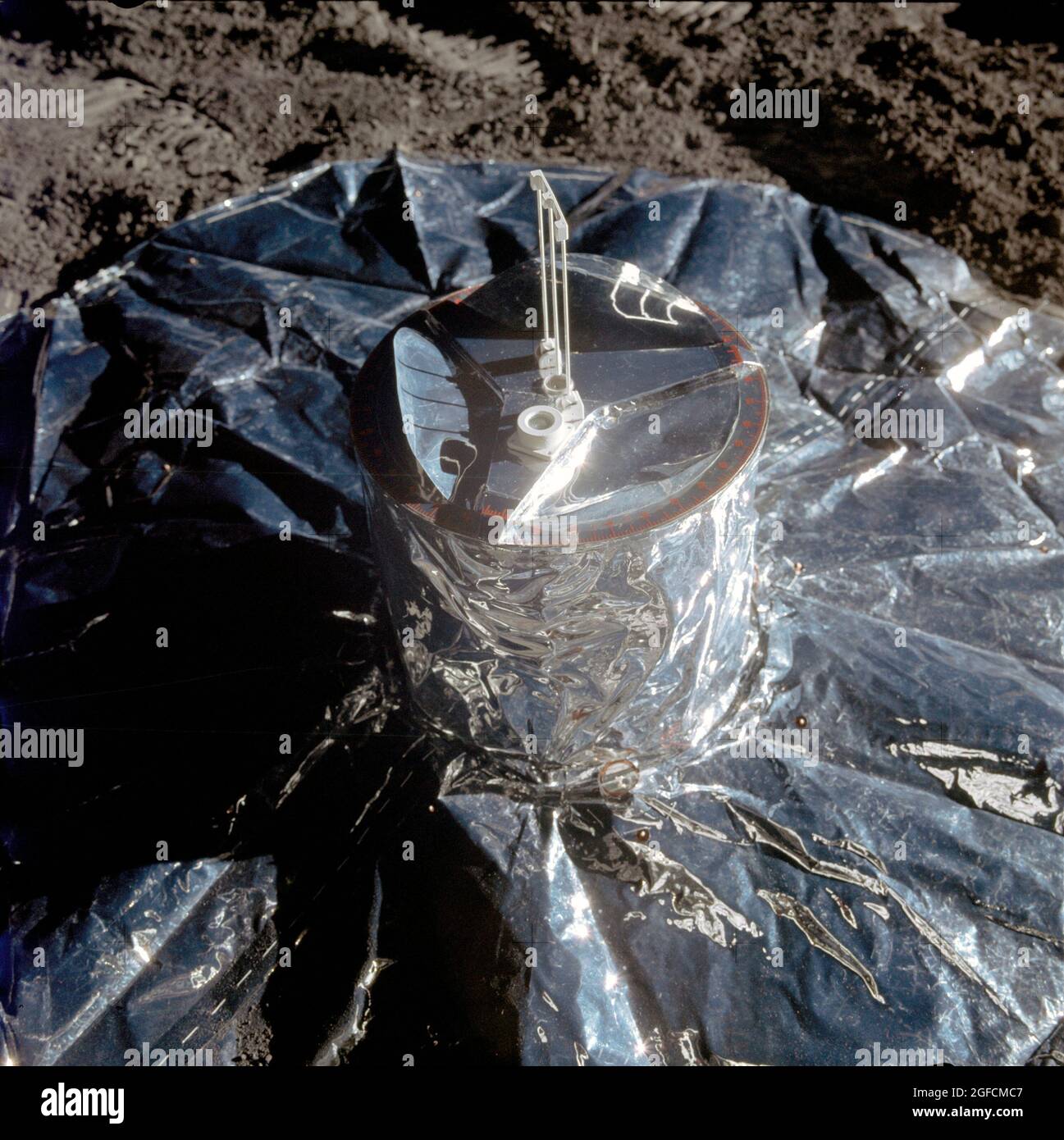 (5 Feb. 1971) --- A close-up view of the passive seismic experiment ...