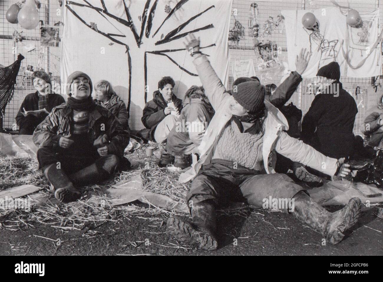 Greenham embrace the base december 1982 hi-res stock photography and ...