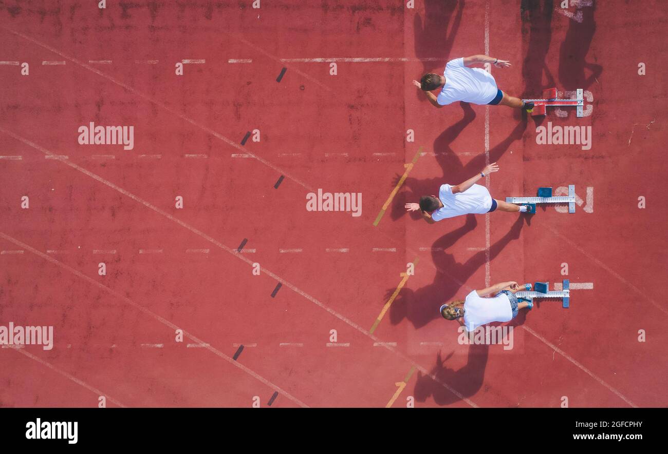 Starting position race feet hi-res stock photography and images - Alamy