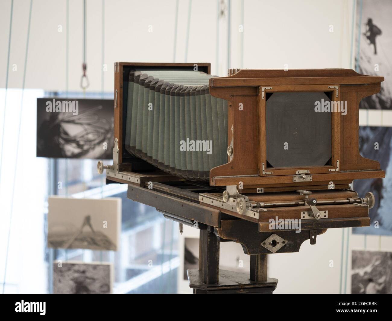 old bellows folding camera detail Stock Photo - Alamy
