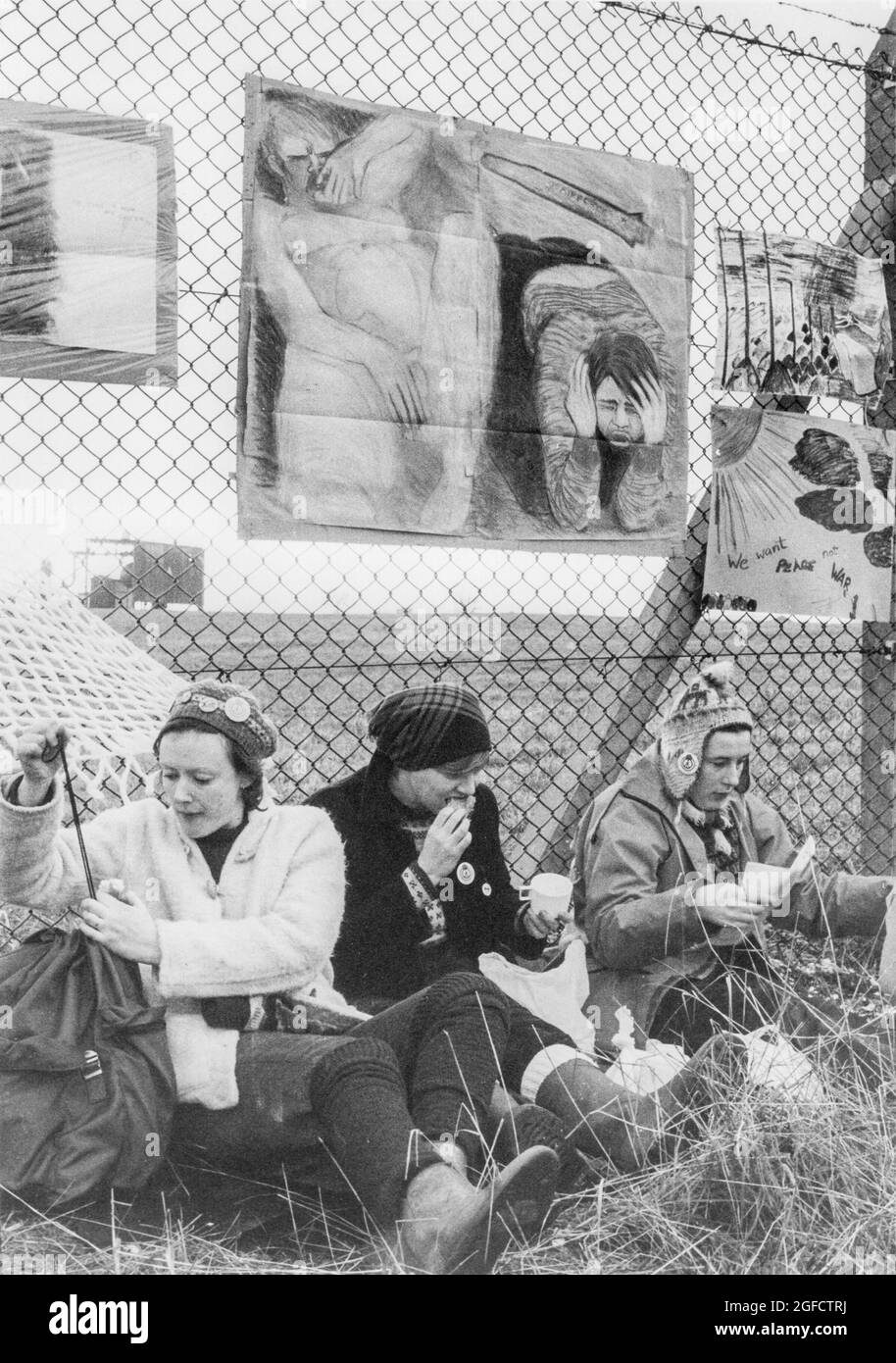 Women during womens demonstration Black and White Stock Photos & Images ...