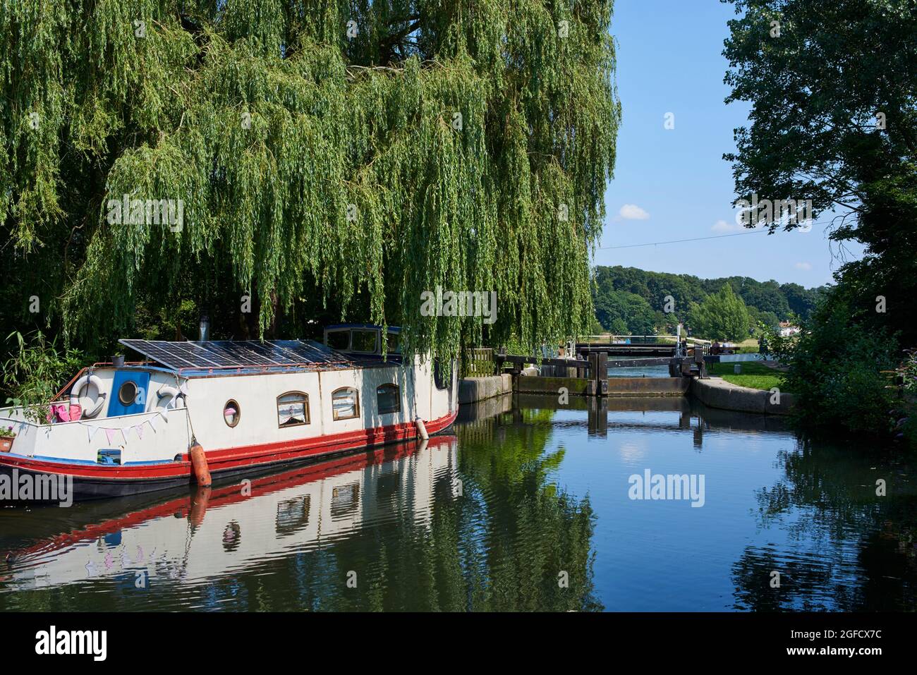 Hertford Lock on the River Lea Navigation, in summertime, Hertfordshire ...