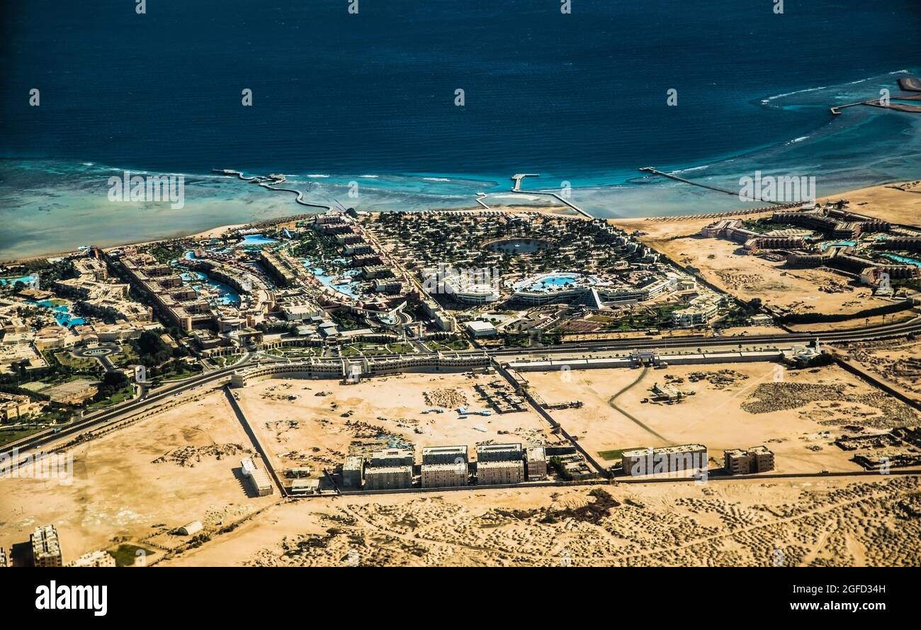 Coastline desert hurghada hi-res stock photography and images - Alamy