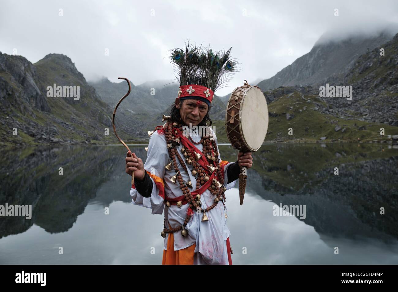 Tibetan man traditional dress hi-res stock photography and images - Alamy