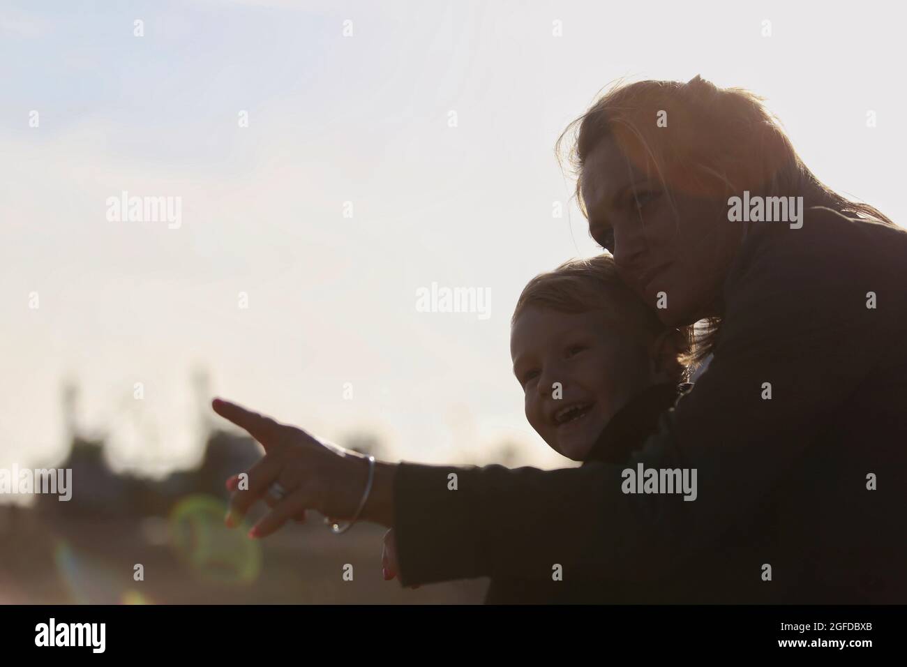 Mother son watching sunset hi-res stock photography and images - Alamy