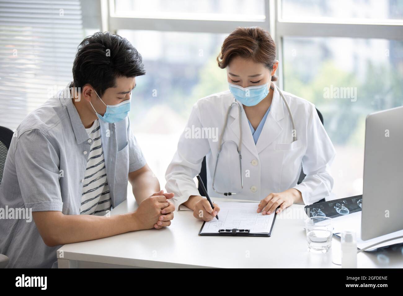 Doctor and patient in doctor's office Stock Photo - Alamy