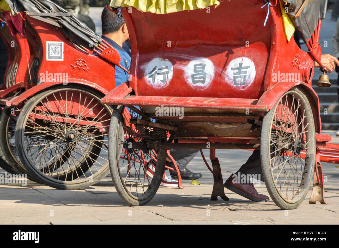 Tricycle in Chengdu city Sichuan province China Stock Photo - Alamy