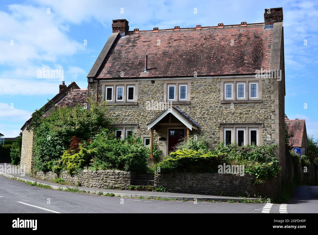 Stone cottage in Yetminster High Street in Dorset UK Stock Photo - Alamy
