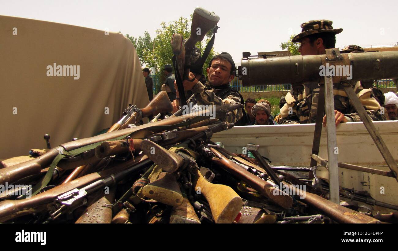 Taliban fighters hi-res stock photography and images - Alamy