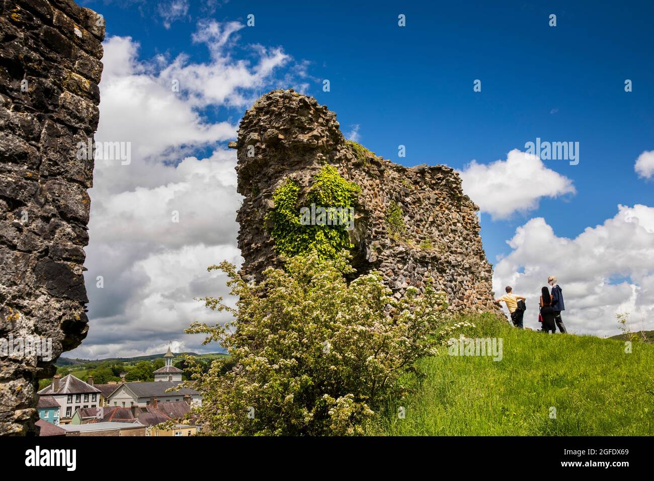 1200s castle hi-res stock photography and images - Alamy