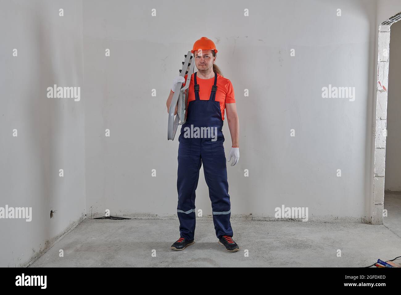 Wearing hair belt hi-res stock photography and images - Alamy