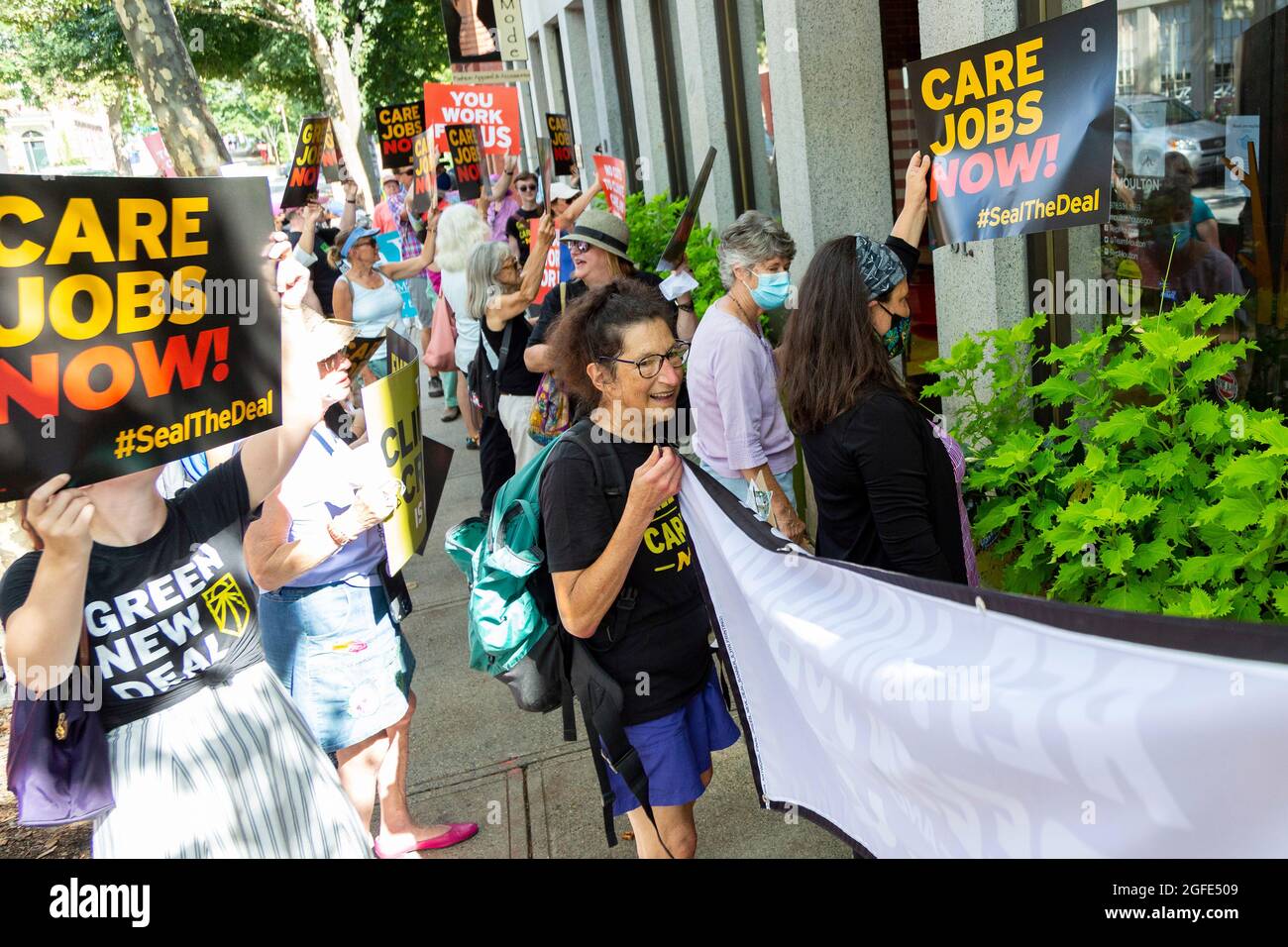 Neal the seal hi-res stock photography and images - Alamy