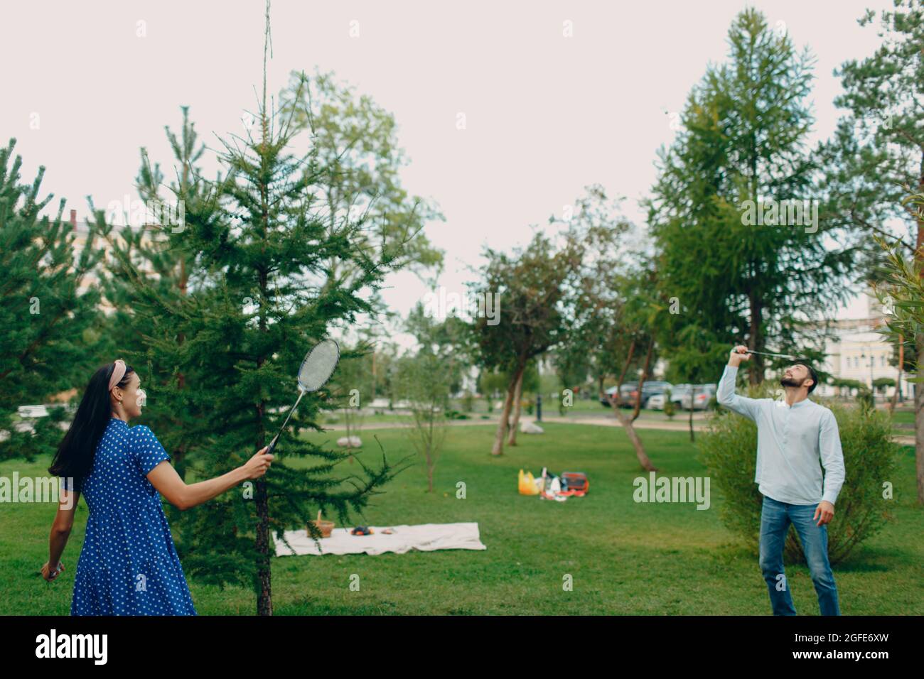 Couple playing badminton in badminton hi-res stock photography and ...