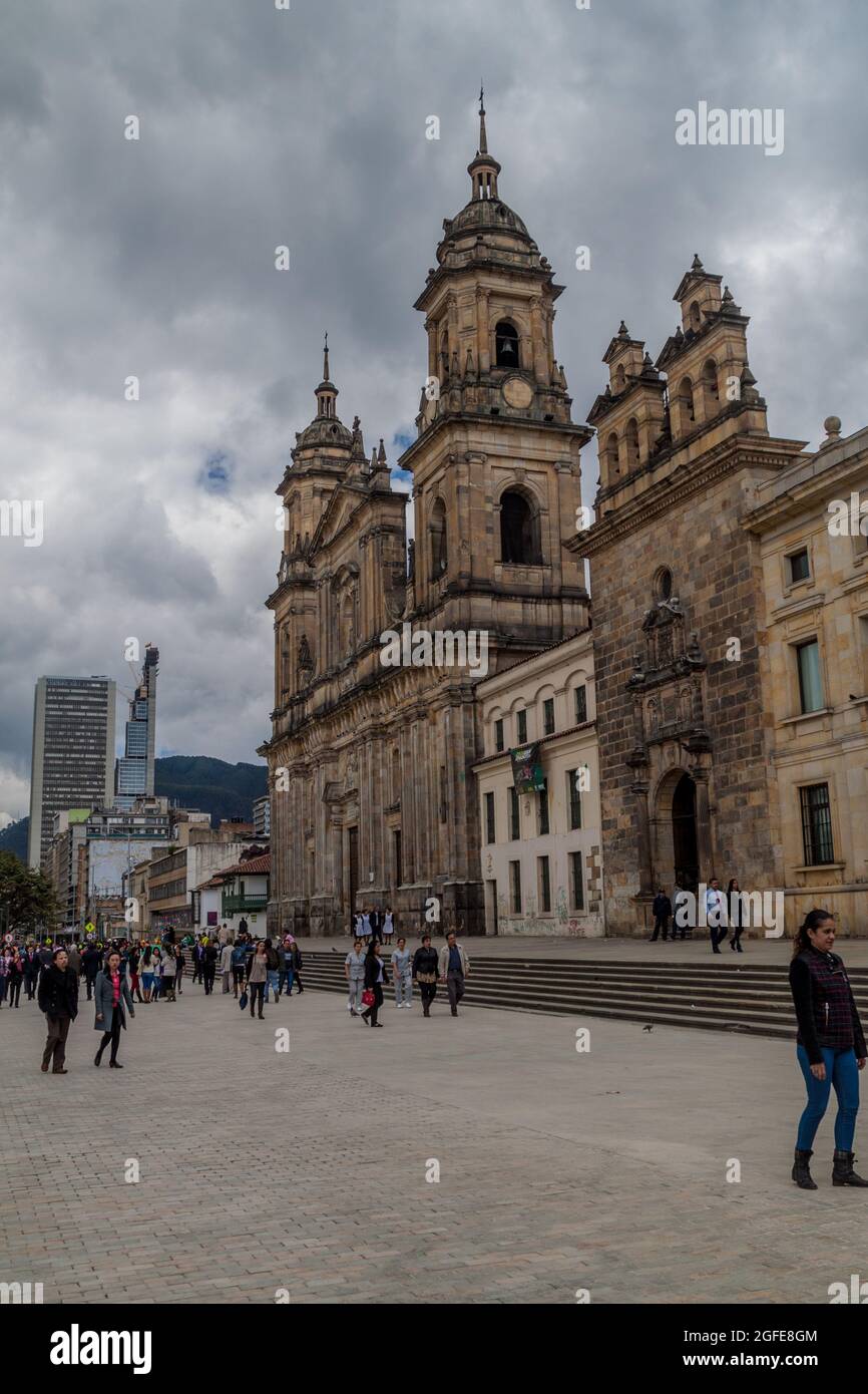 Bolívar statue bogotá hi-res stock photography and images - Alamy