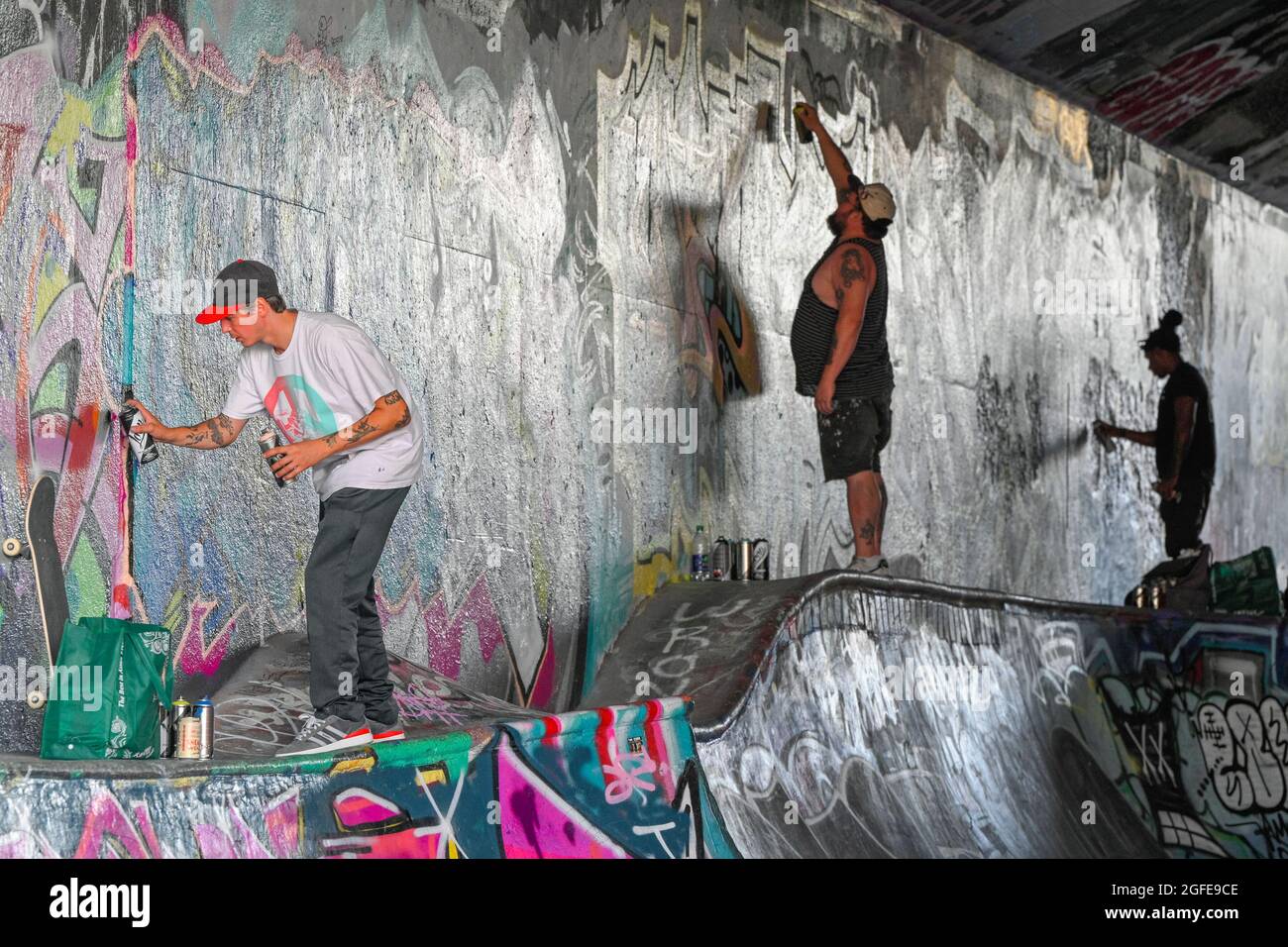 Graffiti artists hi-res stock photography and images - Alamy
