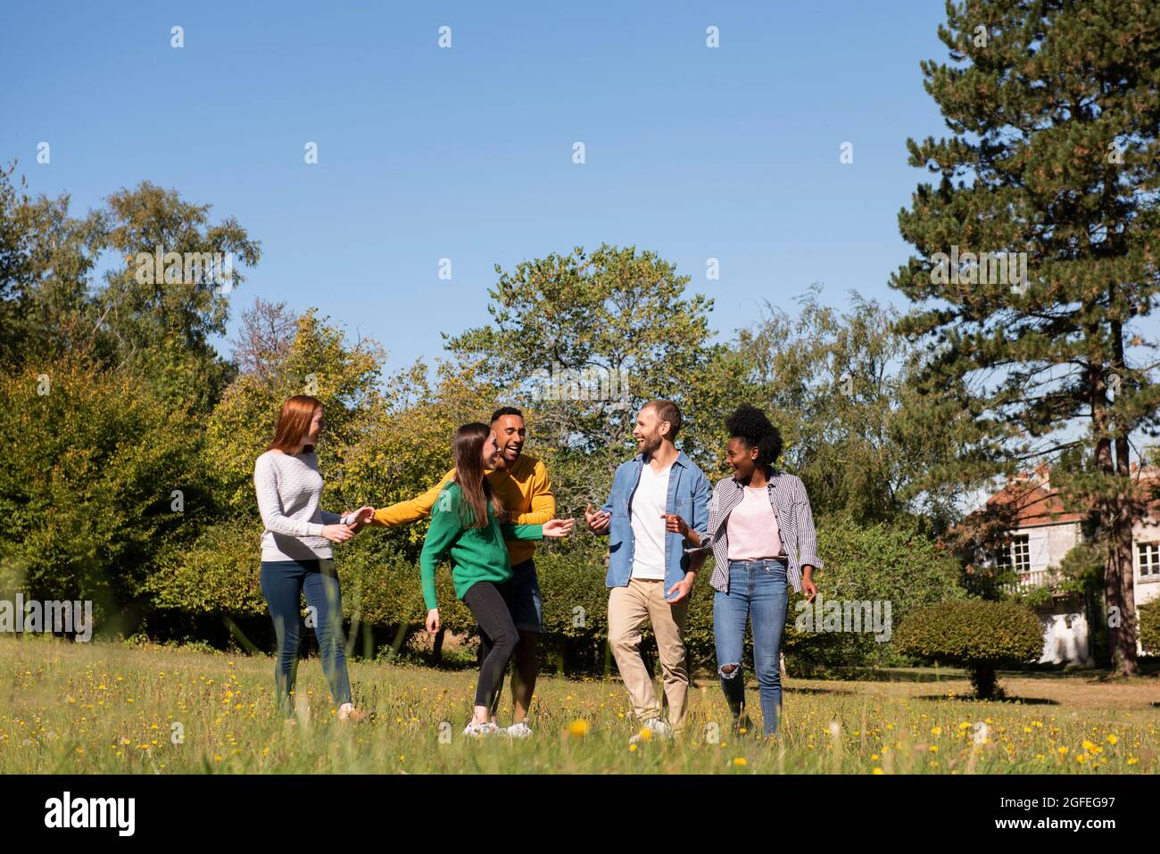 Five people having fun hi-res stock photography and images - Alamy