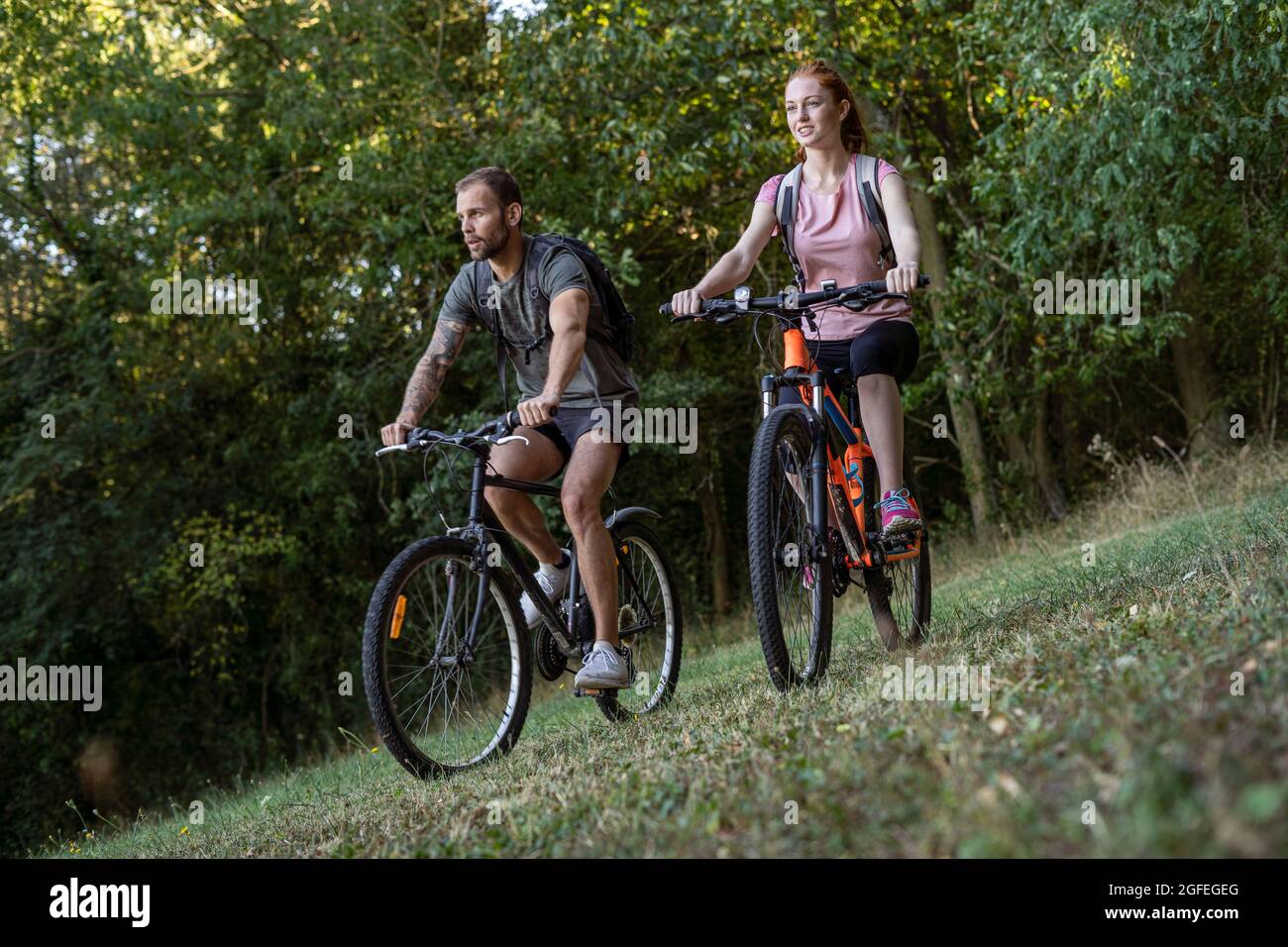 Couples on bicycle hi-res stock photography and images - Alamy