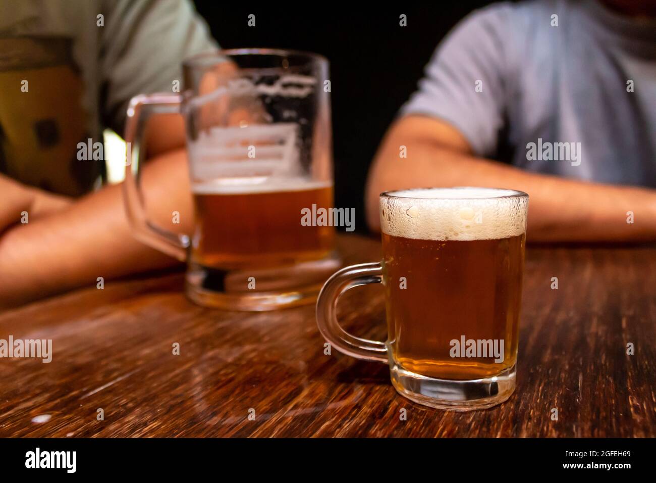 Beer sharing hi-res stock photography and images - Alamy
