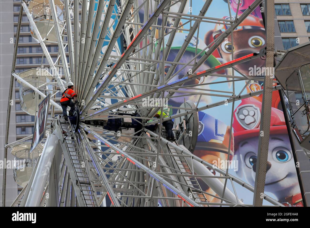 Times square 2021 hi-res stock photography and images - Alamy