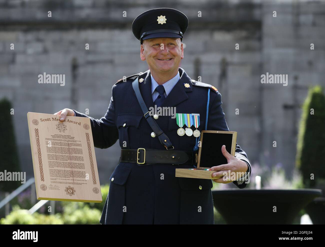 Detective Inspector Richard Fahey with his Silver Scott Medal Award at ...