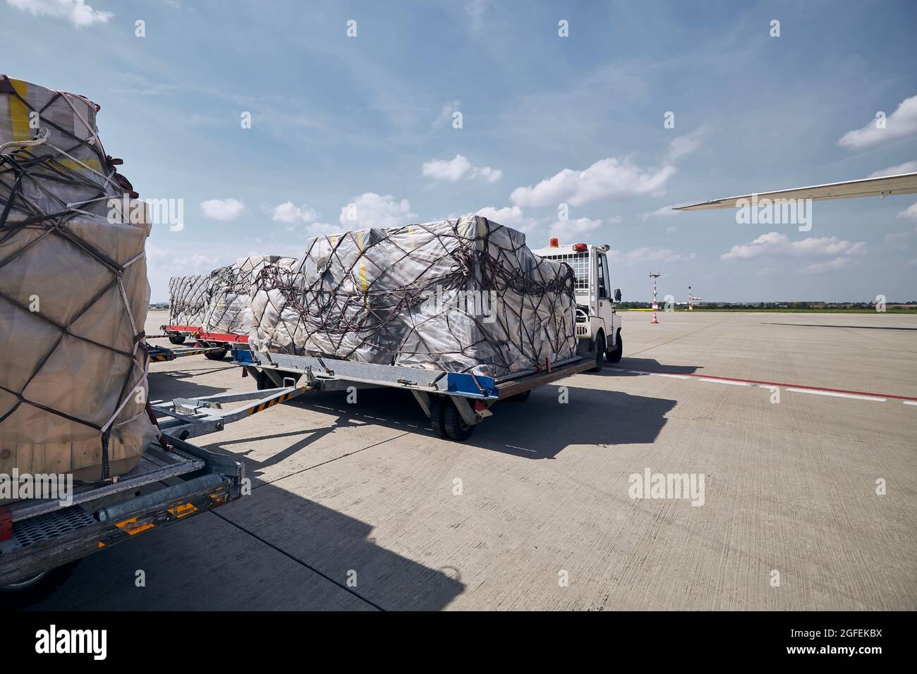 Airport cargo ramp hi-res stock photography and images - Alamy